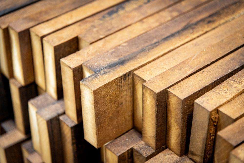 How wood manufacturing companies give new life to wood scraps