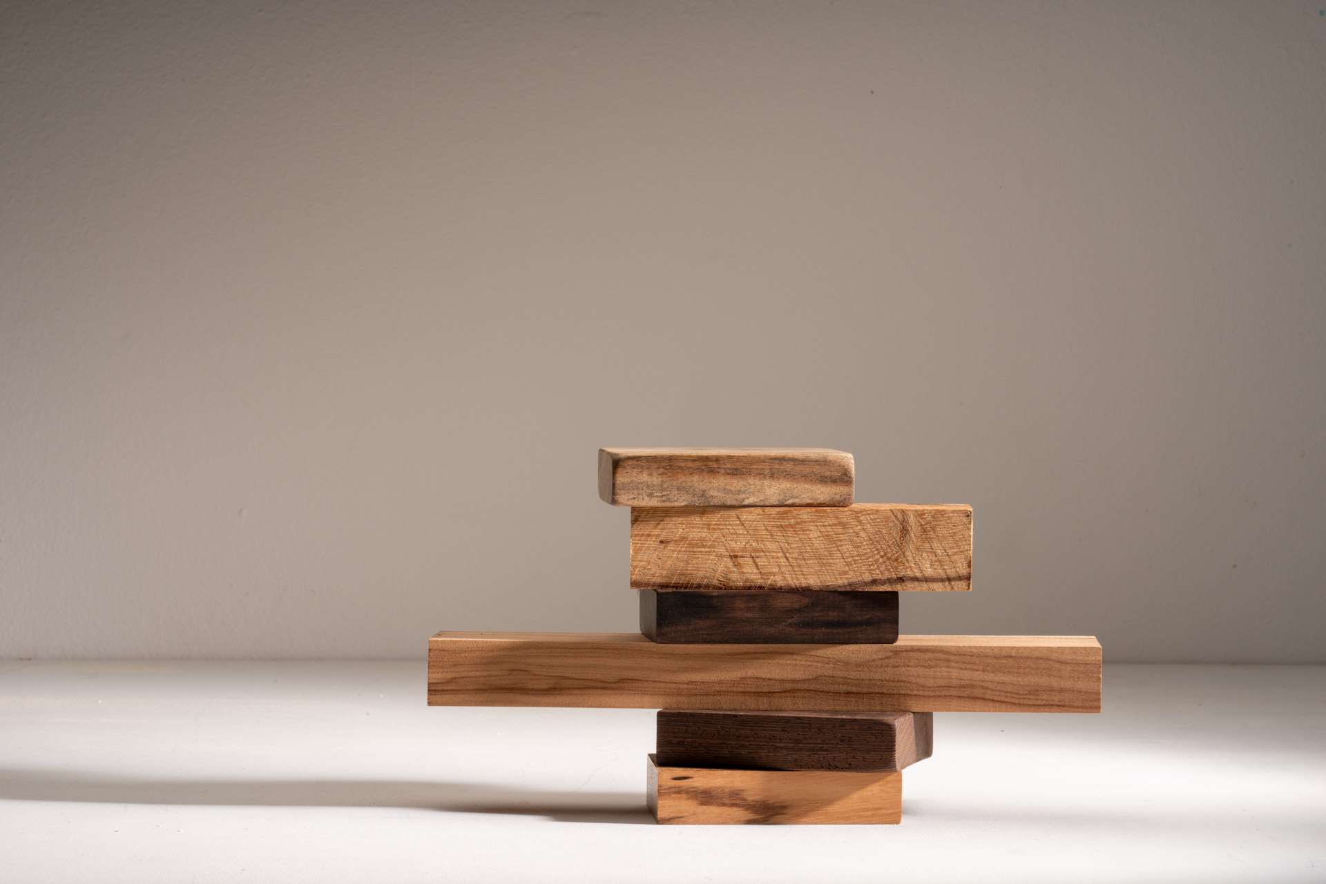 Wood cosmetic containers and jars: types, uses, and innovations